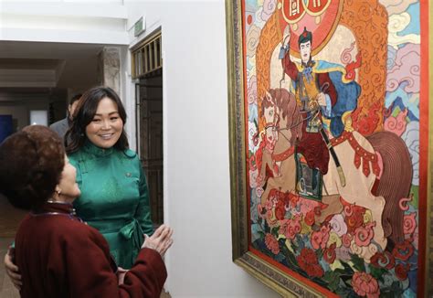 Дүрслэх урлагийн салбарын ахмад уран бүтээлчдийн хүндэтгэлийн үзэсгэлэн гарч байна ТАС МН