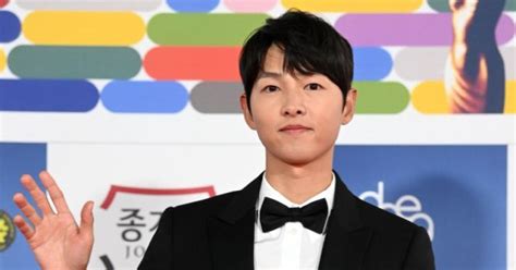 송중기 케이티 손가락에 대왕 다이아 반지… 프러포즈 링일까