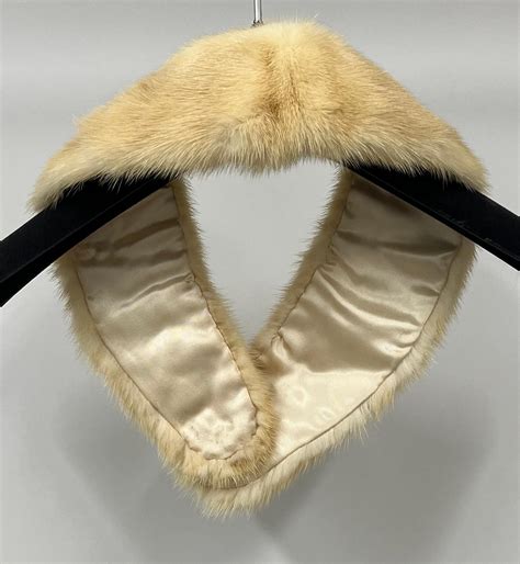 Lot A Vintage Beige Mink Collar Mink Button Closure