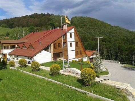 Ресторан и летна тераса Хотел Бел Камен