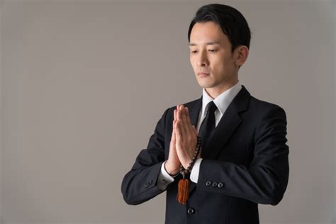葬儀の挨拶 お悔やみの言葉と伝え方のマナーやタイミングを解説 家族葬のひびき