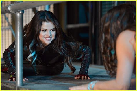 Selena Gomez Wizards Returns Premieres March 15th Photo 526181