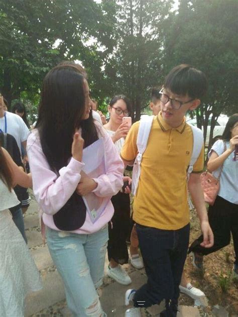國民閨蜜開學身旁有黃衣男子陪伴星爸才說禁戀這麼快就打臉了 每日頭條