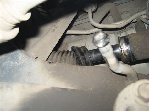 Замена пыльника рулевой рейки — Mitsubishi Carisma, 1,6 л, 2002 года ...