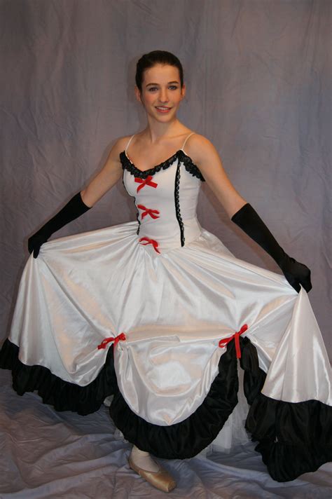 La Mode Des Robes De France Robe Longue Rouge Et Blanche