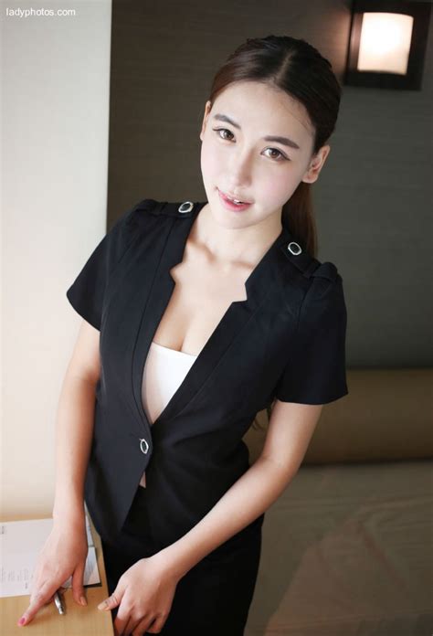 再来一个诱人秘书OL制服 美媛馆熊吖BOBO 魅写真