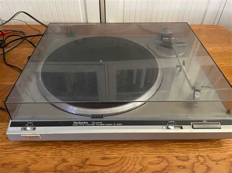 Analog Technics Turntable Analog From 80s Or 90s Model Sl Q200 Just Got It For Free Is