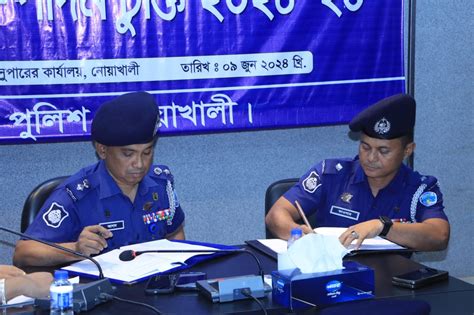 বৈচিত্র্যময় নোয়াখালী নোয়াখালী সুবর্ণচরে মর্মান্তিক সড়ক দুর্ঘটনায়
