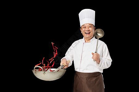 在厨房里做菜的厨师高清图片下载 正版图片600305704 摄图网