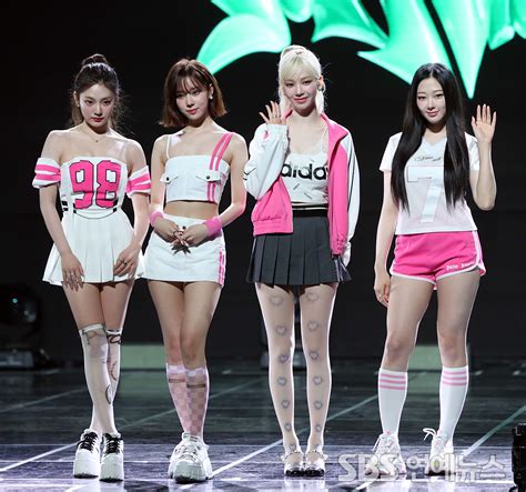 E포토 에스파 광야를 벗어나 마이 월드로