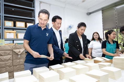 บีทีเอส กรุ๊ป ส่งมอบปฏิทินเก่ากว่า 2 หมื่นฉบับ และสนับสนุนอุปกรณ์การศึกษาเพื่อคนตาบอด