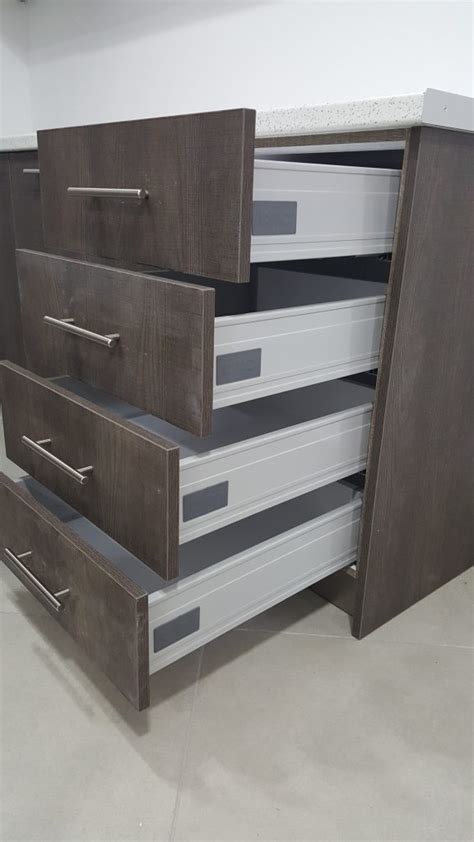 ΚΟΥΖΙΝΑ ΜΕΛΑΜΙΝΗ Egger ΠΑΥΛΟΥ ΕΠΙΠΛΑΠΑΥΛΟΥ ΕΠΙΠΛΑ