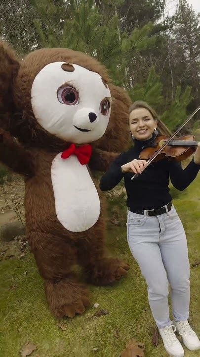 С днем рождения поздравит и конечно подарит чебурашка Youtube