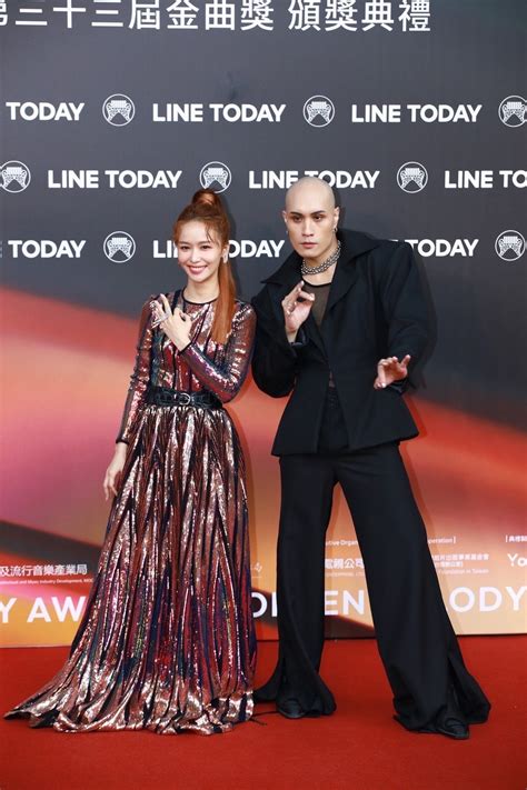 【2022金曲獎】金曲33眾星紅毯造型，三生代鬥美，小s、陳美鳳、孫盛希、9m88⋯⋯造型直擊。 Vogue Taiwan