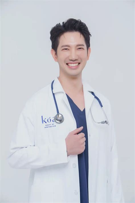 ประวัติหมอกร โคอาคลินิก Koa Kraft Of Aesthetics