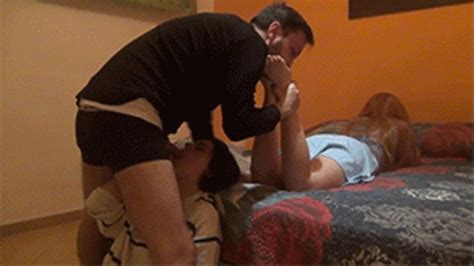 Pompino Annusando E Leccando I Piedi Miss Lora E Lamica Schiava Versione Corta C With