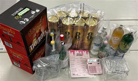 油尖警区扫荡漆咸道南2间无牌酒吧 拘2男负责人及21酒客 星岛日报