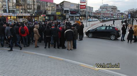 Блокиран кружниот тек кај Охридска банка Протест на ВМРО ДПМНЕ во