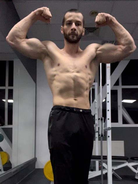 Just Finished My Gym Workout Who Wants To Smell My Sweaty Armpits😏