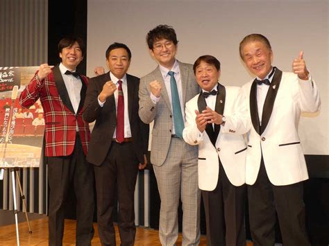映画「漫才協会 The Movie～舞台の上の懲りない面々～」の試写会でトークイベントを行った、左から、ねづっち、「ナイツ」の塙宣之、土屋伸之