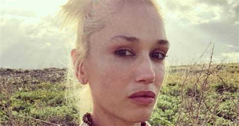 Gwen Stefani Shows Off Her Natural Beauty As She Wears A Rare Minimal Makeup Look Gwen Stefani