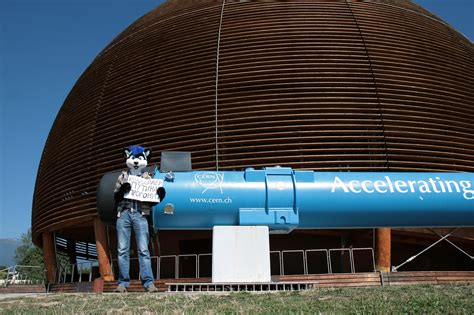 Внезапно заехали в Cern помолились коллайдеру Fursuit фурсьют