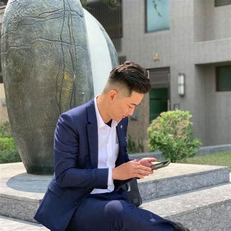 他可能做了不好的示範，不過也受到該有的懲罰了。 他也做過不少慈善，幫助過許多人 果然人們不會記得一個人做過哪些好事，但會因為做錯一件事而打死一