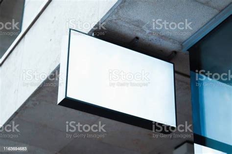 빈 상점 간판 모형 빈 상점 간판 템플릿벽에 장착 거리 표지판 3d 렌더링 광고에 대한 스톡 사진 및 기타 이미지 광고 모던 양식 실물 모형 Istock