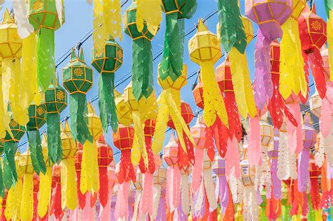 여행 여행 및 휴가 휴가 개념에 다채로운 등불 이나 램프 하리쿨차이 사원 람훈 태국의 전통 축제 아시아의 전통 의식 축제 0명에 대한 스톡 사진 및 기타 이미지 Istock