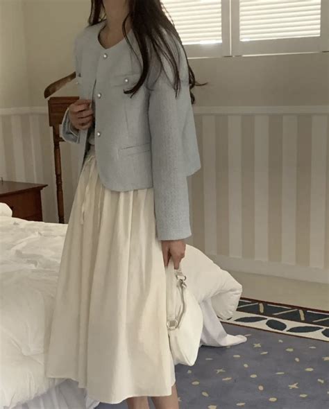 헤이니꼬 노카라 진주단추 트위드자켓 하늘색 하객룩