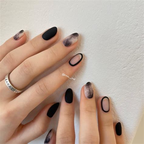𝘪𝘳𝘪𝘯𝘢𝘯𝘢𝘪𝘭 이리나뷰티 경주네일 On Instagram 생애 첫 네일이신 고객님☺️ 매트네일블랙네일마블네일대리석네일짧은손톱네일심플네일