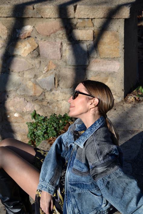 Download Iro Girl Smiling Wallpaper