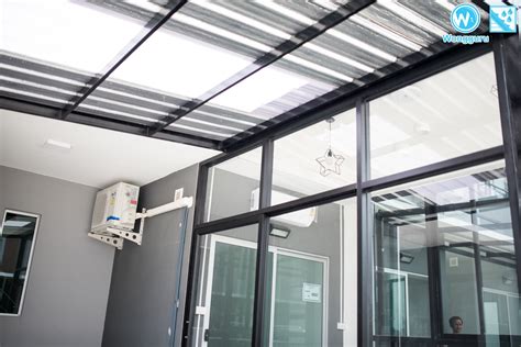 งานติดตั้งกันสาดและหลังคาโรงรถ ด้วยหลังคาเมทัลชีทสไตล์ห้องกระจก Glass House Wongguru