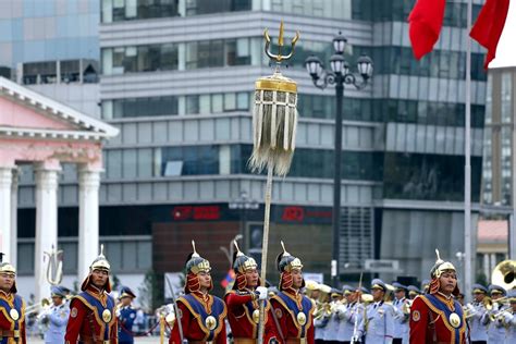 Төрийн далбааны өдөрт 2000 гаруй алба хаагч оролцлоо