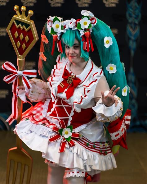 Mcdonalds X Miku Cosplay In A Mcdonalds Rvocaloid