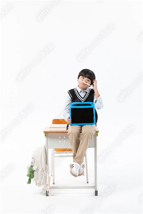어린이 나이 저학년어린이 어린이 초등교육 교육 초등학생 소년 남성 이미지 Jv13681459 게티이미지뱅크