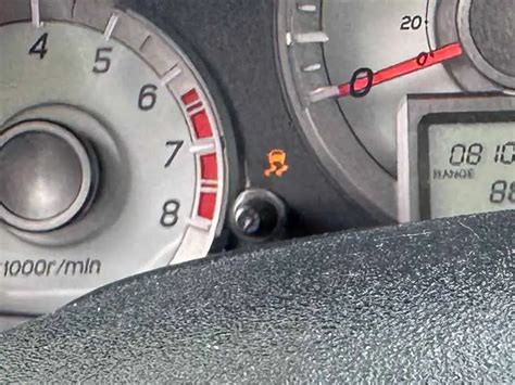 can bad alignment cause traction control light to come on spin