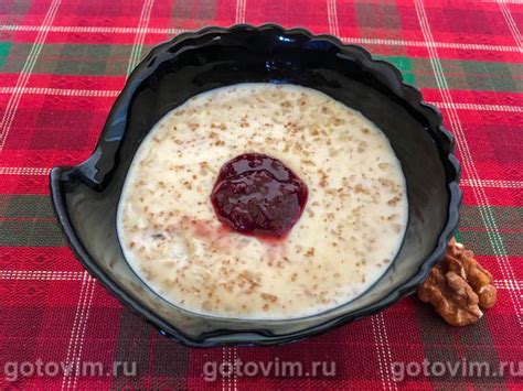 Овсянка на молоке с ржаными отрубями и грецкими орехами. Рецепт с фото