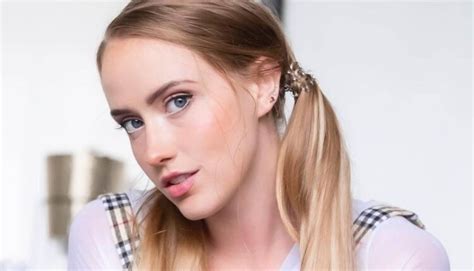 Scarlet Chase Gif Scopenew