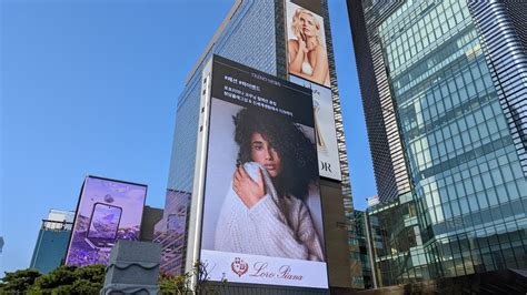 Dooh Largest Free Standing Led Screen Invidis