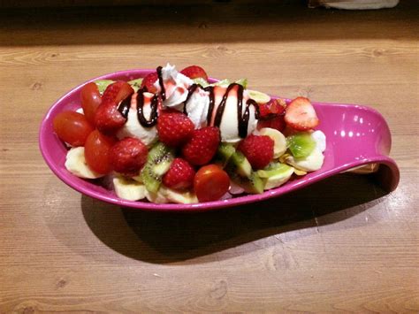 친절한커피c 날은 점점 더워지고 슬슬 시원한 빙수가 생각나시지 않나요 과일이 듬뿍 담긴 시원한 과일빙수 친절한 커피씨에서 만나세요 Facebook