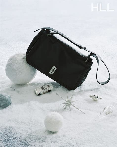 하얀 눈 사이 분크 Style 읽을거리 에스콰이어 코리아 │ 패션 매거진 패션 잡지 남성지