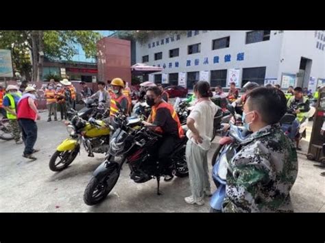 重庆摩托骑士向山火逆行 山火不灭决不撤退 YouTube