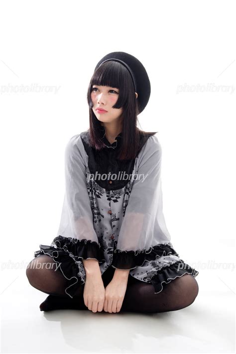 女の子 ポージング 写真素材 5052083 フォトライブラリー Photolibrary