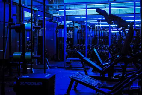 사이버틱한 블루 컬러 포인트 모던 인더스트리얼 148평 피트니스 센터 인테리어 아산 용화동