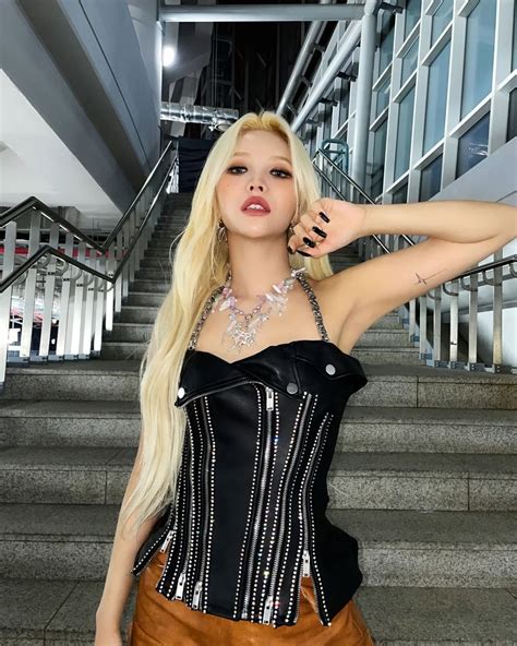 여자 아이들 전소연 비율까지 완벽한 대세 비주얼 팬들은 심쿵 [인스타]