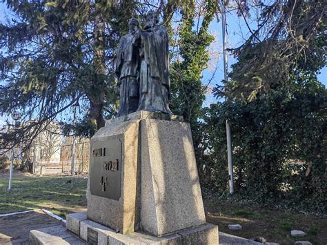 Първият паметник на Св Св Кирил и Методий в България е издигнат в Казанлък