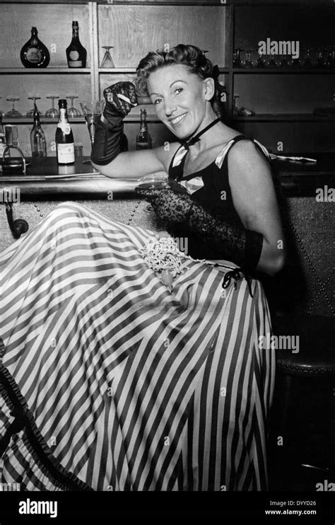 Lale Andersen Fotos Und Bildmaterial In Hoher Auflösung Alamy