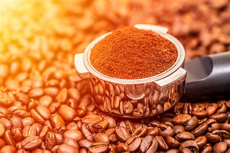 커피 콩과 포르타필터 에스프레소 커피 머신 및 커피 콩필터 홀더 기계류에 대한 스톡 사진 및 기타 이미지 기계류 부분의 클로즈업 Istock