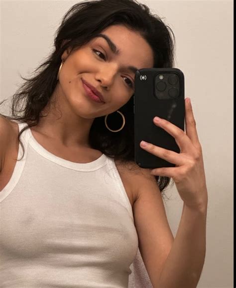 Nippy Selfies Via Twitter Rrachelzegler